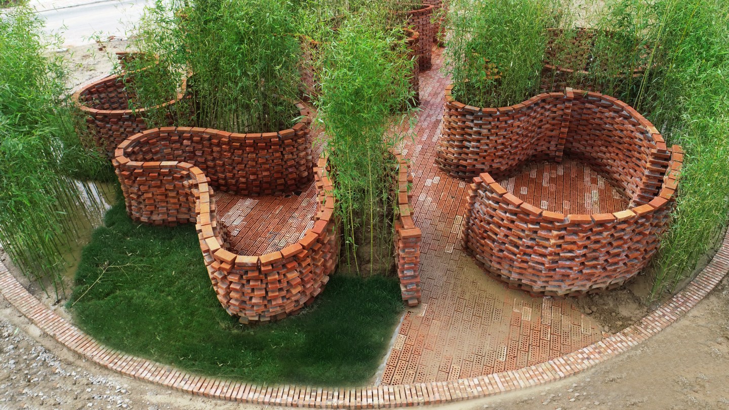 A brick labyrinth garden by robotic construction – Luo Dan's Archive
