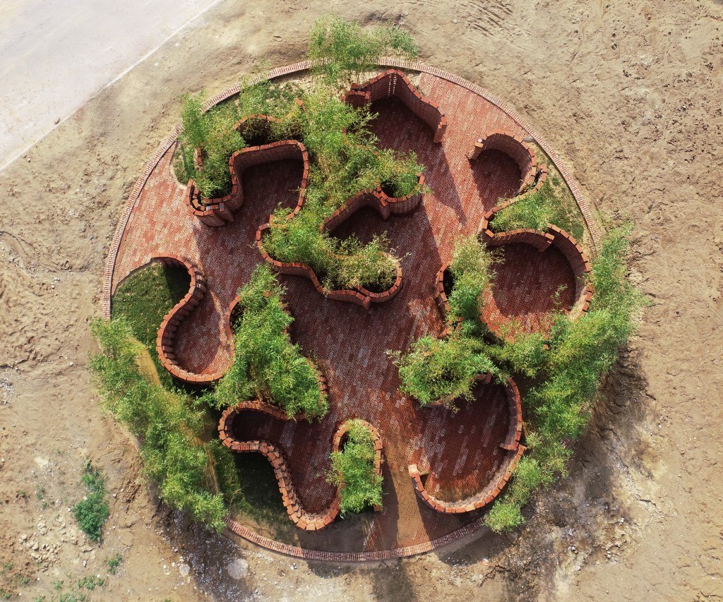 A brick labyrinth garden by robotic construction – Luo Dan's Archive