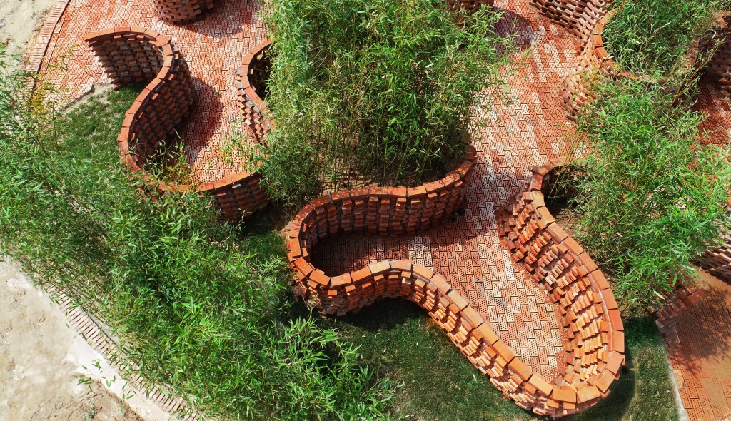 A brick labyrinth garden by robotic construction – Luo Dan's Archive
